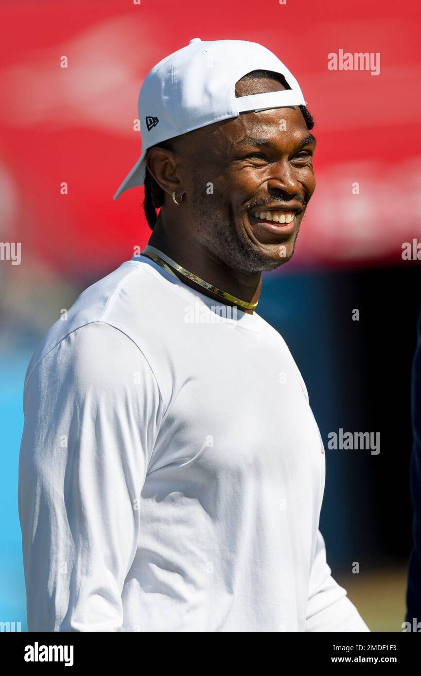 Tennessee Titans wide receiver Julio Jones (2) is shown before an NFL ...