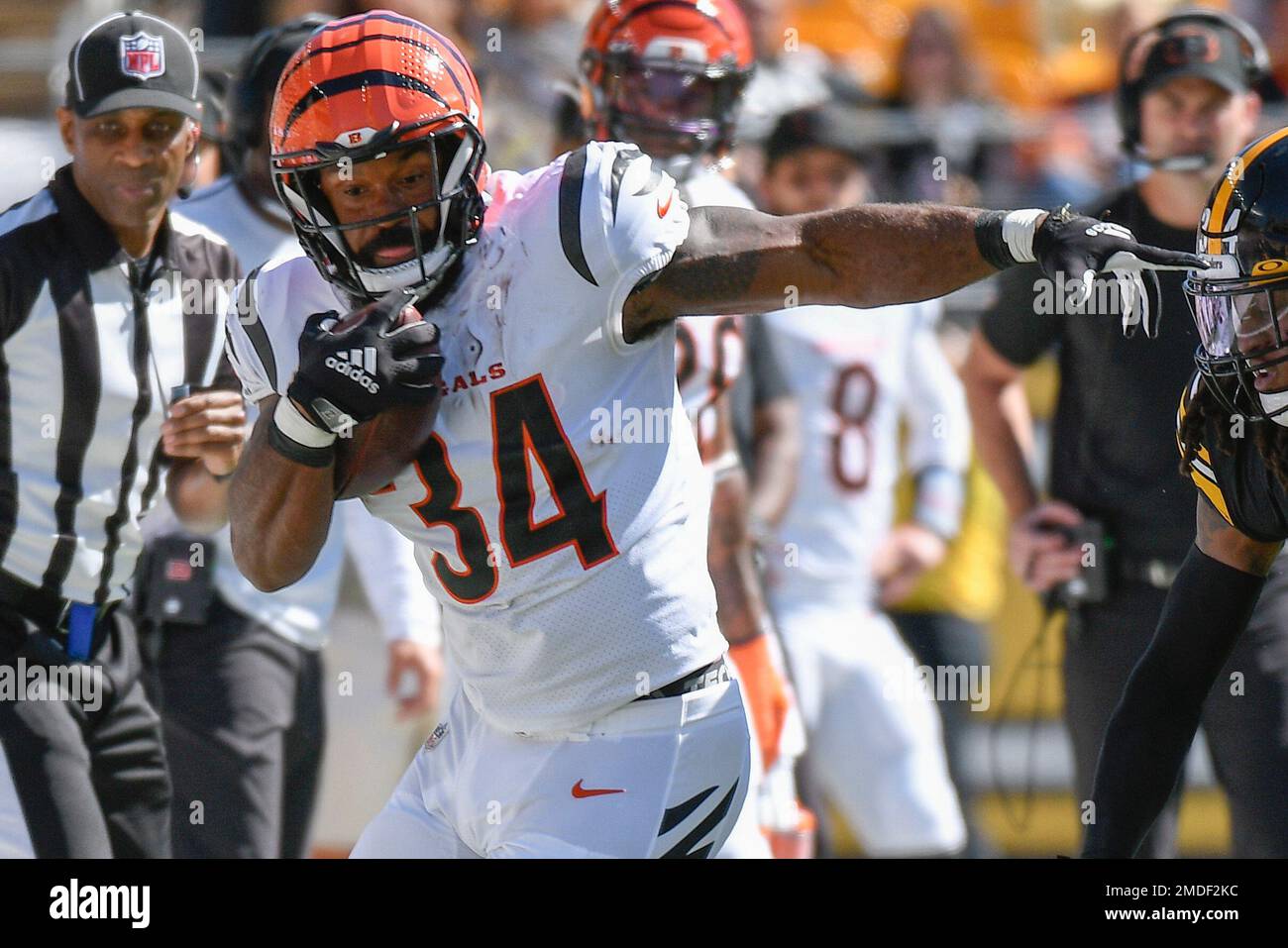 Cincinnati Bengals running back Samaje Perine (34) plays in an NFL ...
