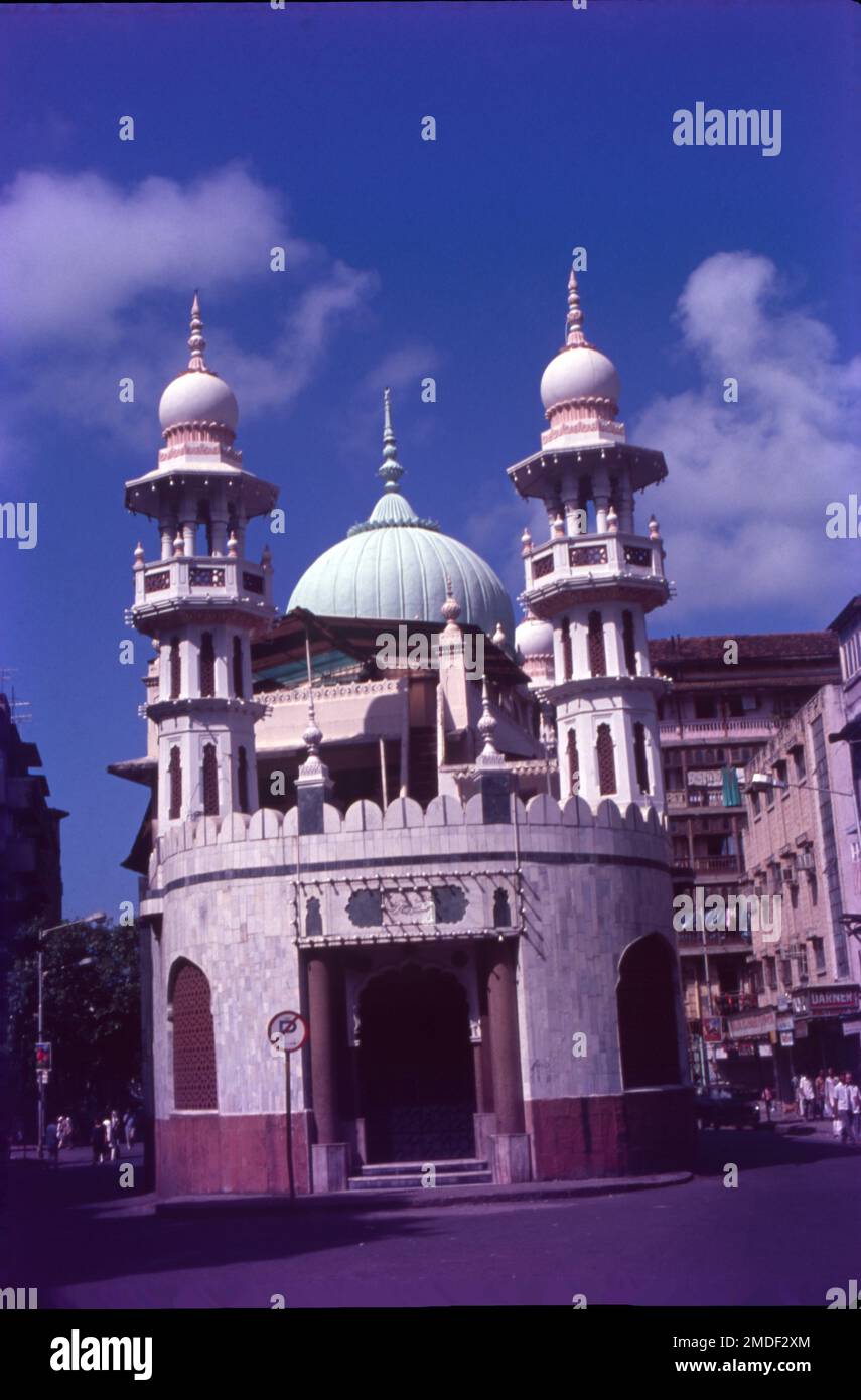 Gol Masjid, Dhobi Talao, Marine Lines, Mumbai Stock Photo - Alamy