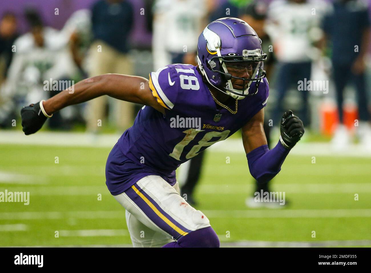 Minnesota Vikings wide receiver Justin Jefferson (18) plays against the ...