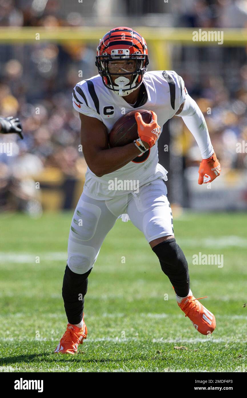 Cincinnati Bengals wide receiver Tyler Boyd (83) runs after a catch ...