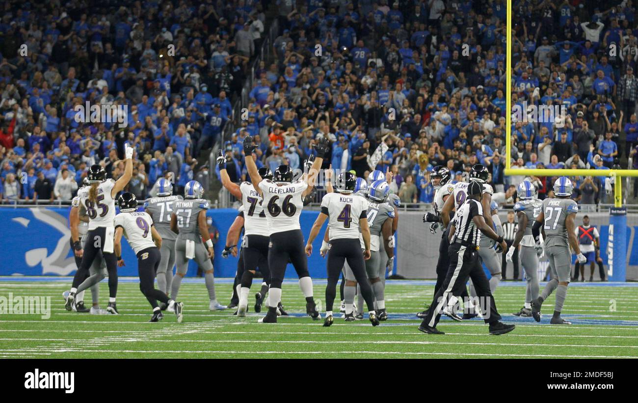 Baltimore Ravens players celebrate a Justin Tucker 66-yard field goal ...