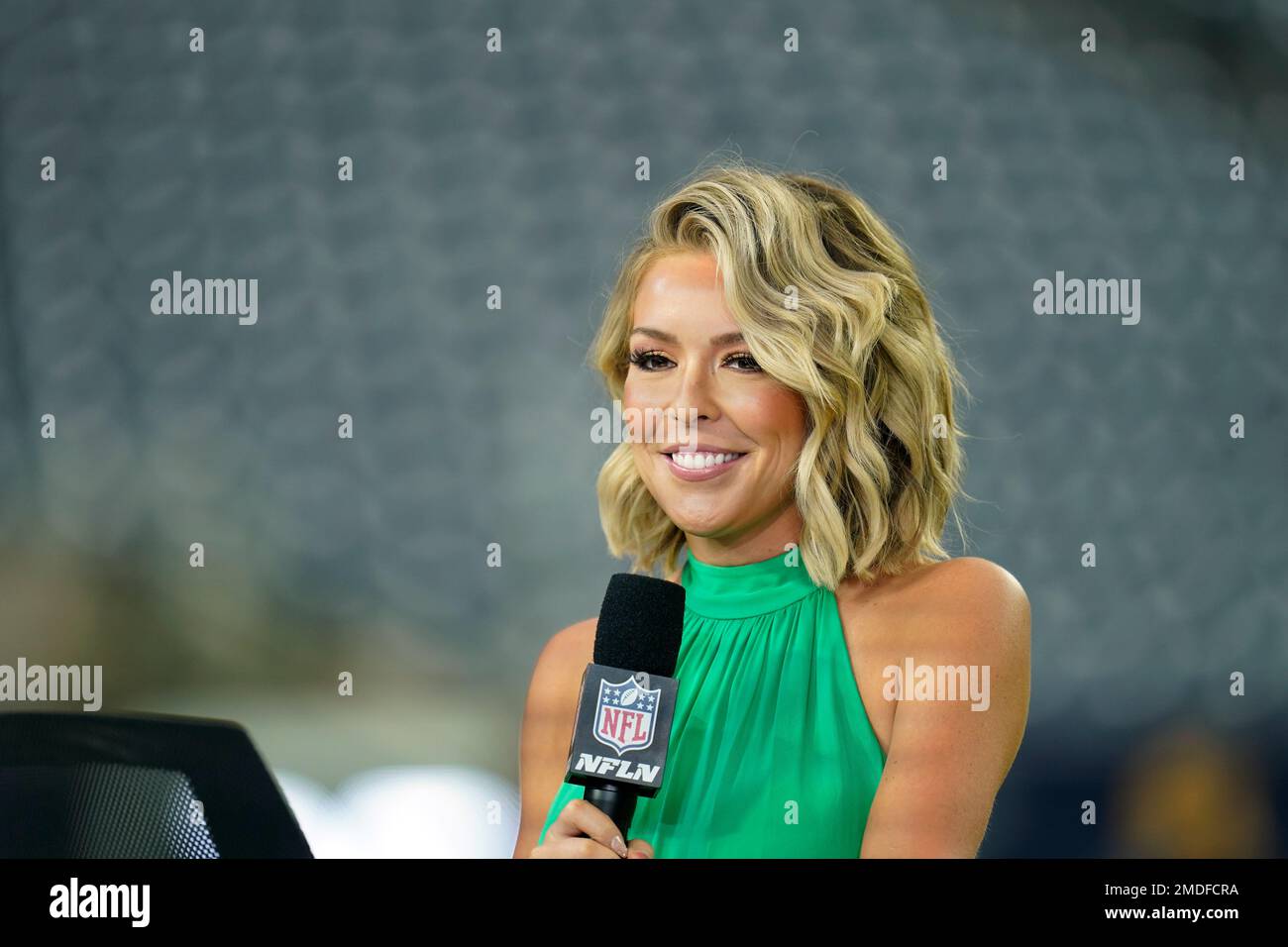 Nfl Am Hostess