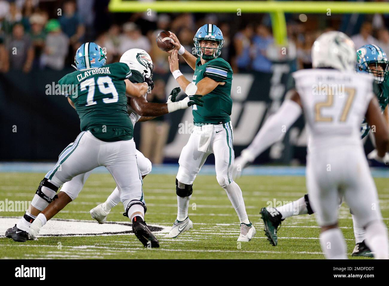 Tulane quarterback Michael Pratt (7) looks to pass during an NCAA ...