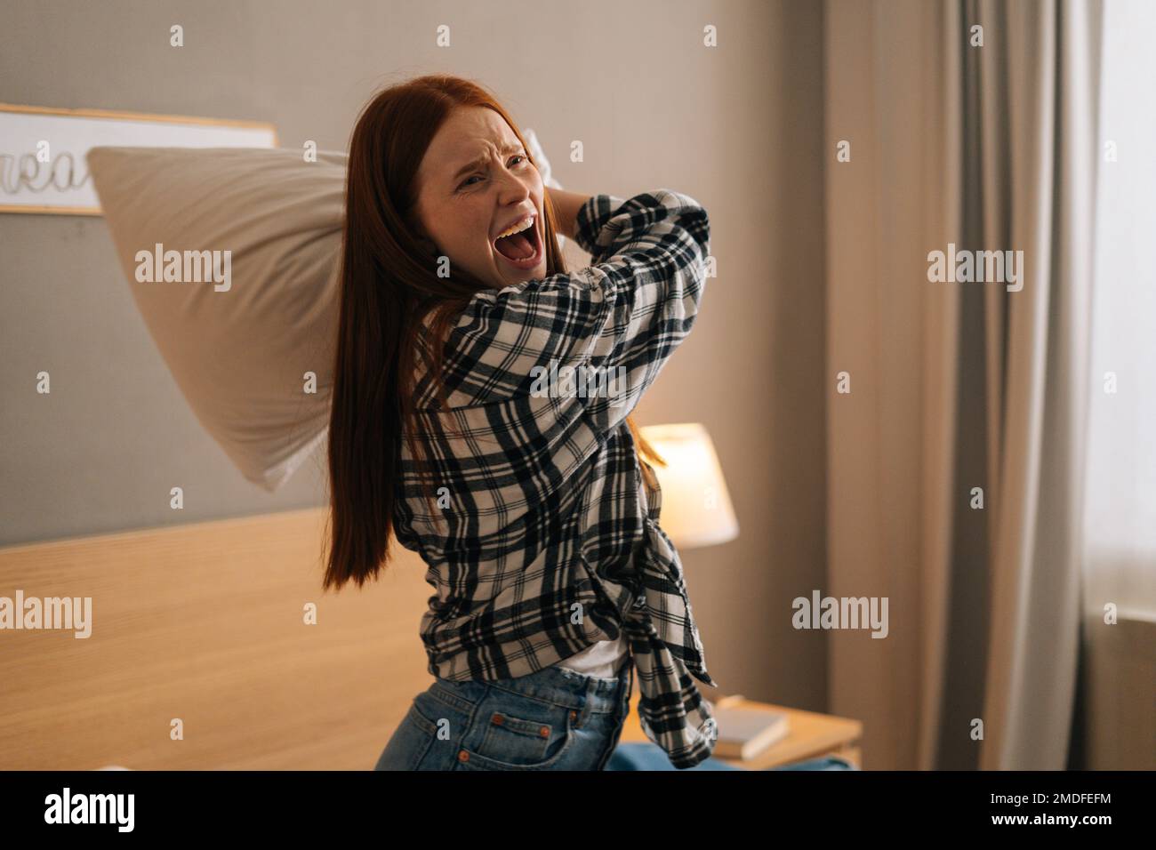 Woman noise bed scream hi-res stock photography and images - Alamy