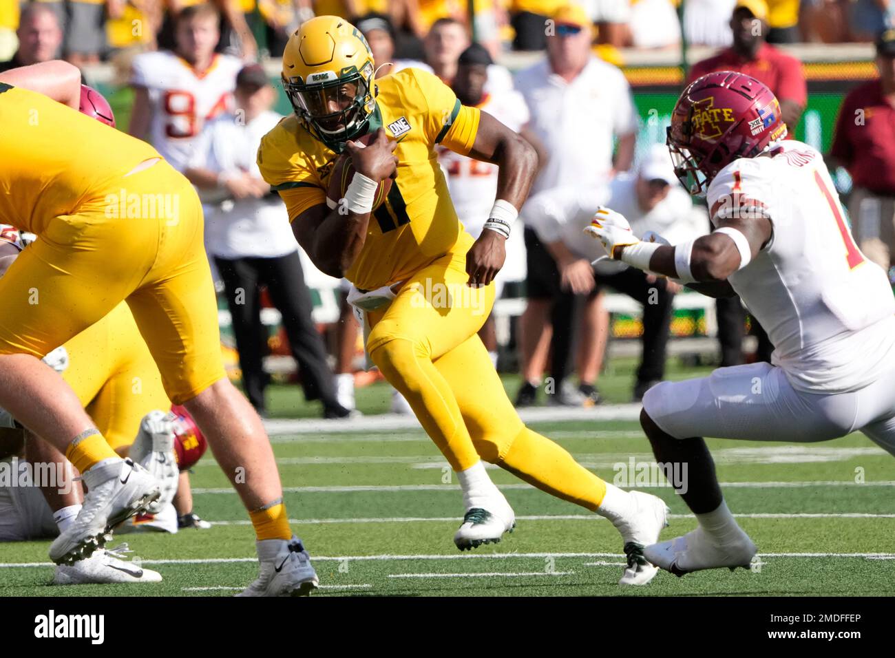 Baylor quarterback Gerry Bohanon (11) runs the ball against Iowa State ...
