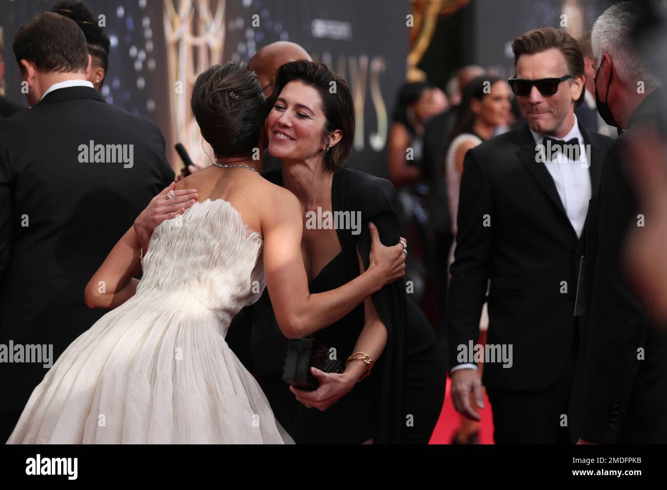 Mary Elizabeth Winstead and Ewan McGregor arrives at the 73rd Emmy ...