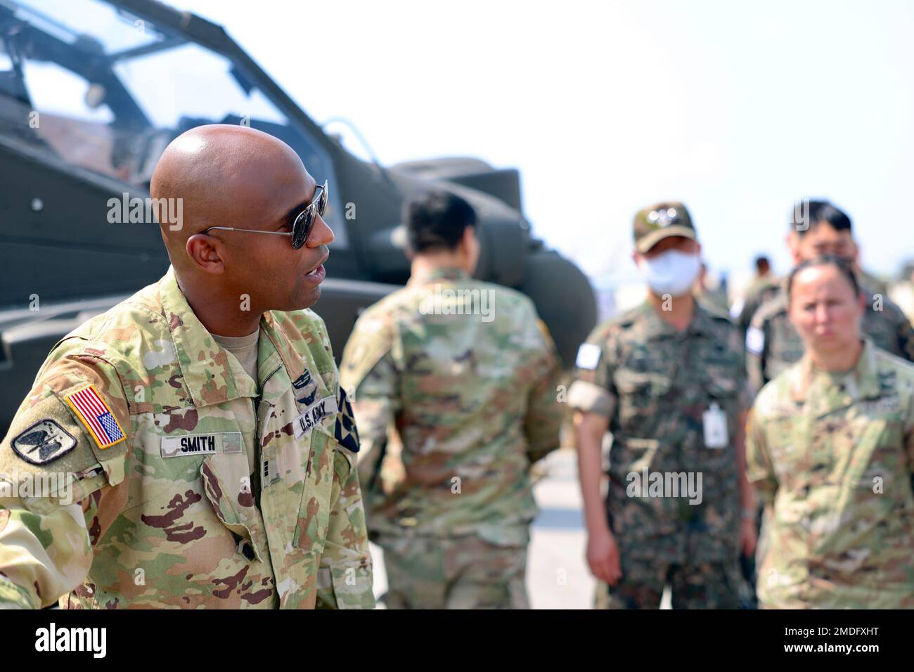 Gen. Hee Hyun Shin, Commander of Republic of Korea Army 2nd Operations ...