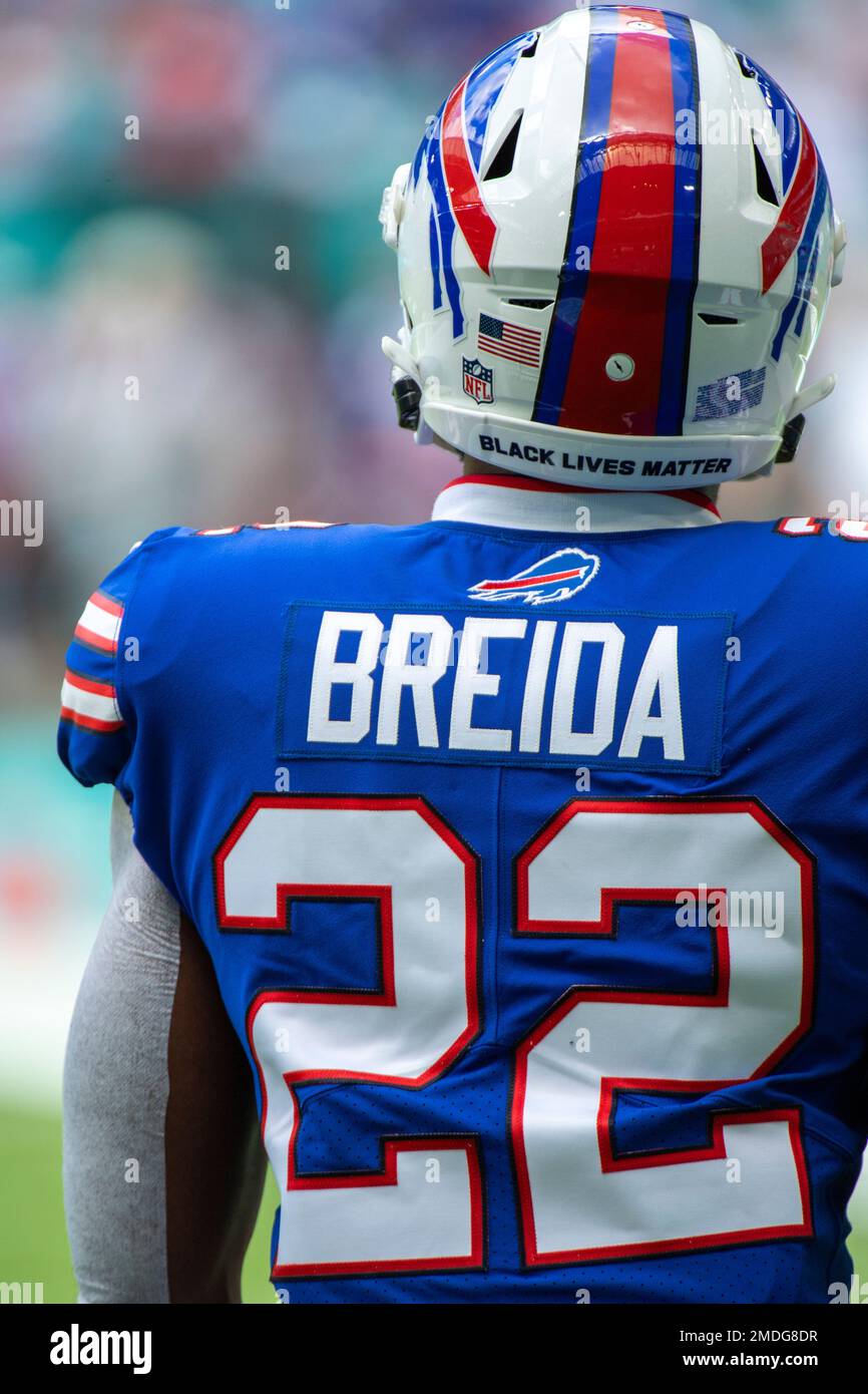 Buffalo Bills running back Matt Breida (22) warms up on the field ...