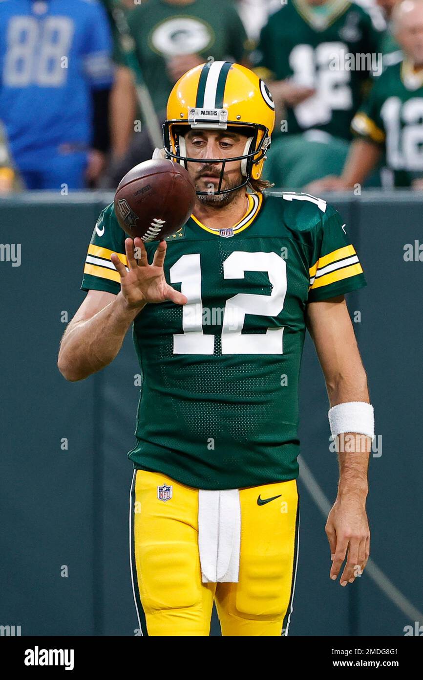 Green Bay Packers quarterback Aaron Rodgers (12) warms up prior to an ...