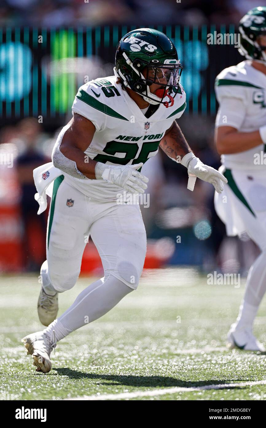 New York Jets running back Ty Johnson (25) in action against the New ...