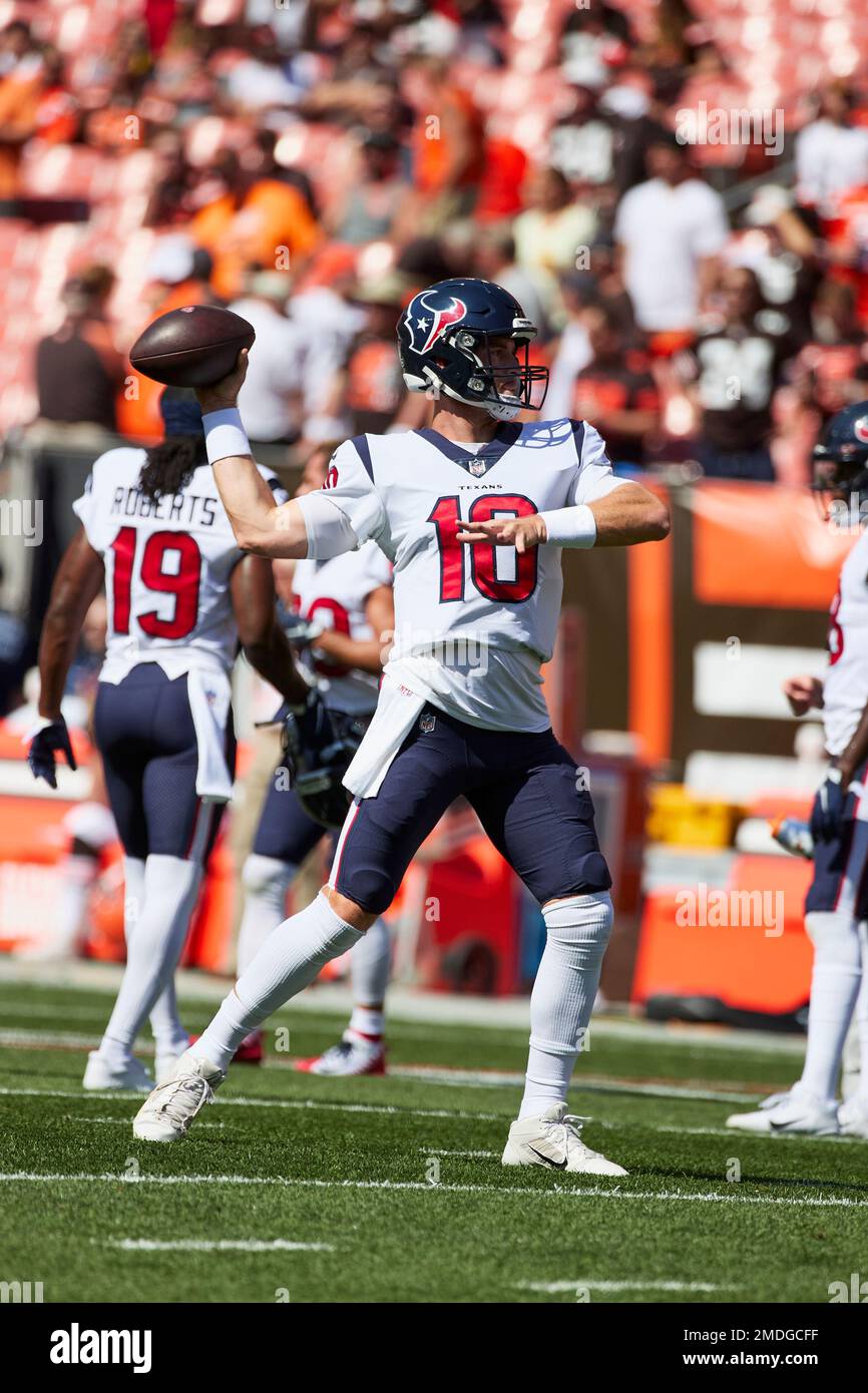 Houston Texans quarterback Davis Mills (10) warms up against the ...