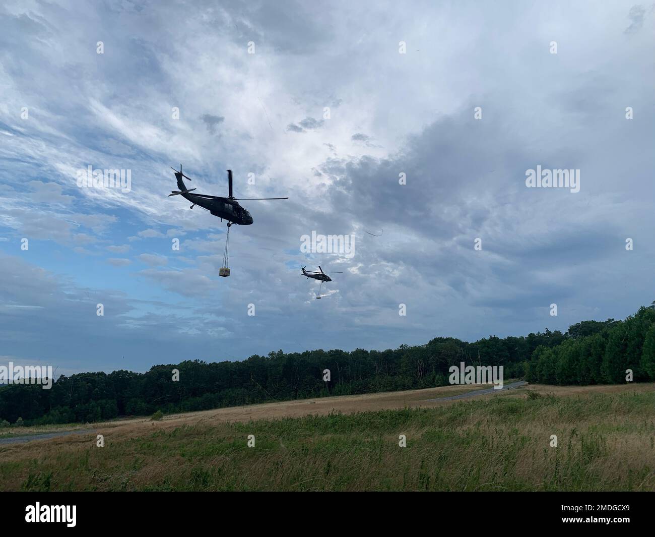 U.S. Soldiers with Echo Company, 2-104th General Support Aviation ...