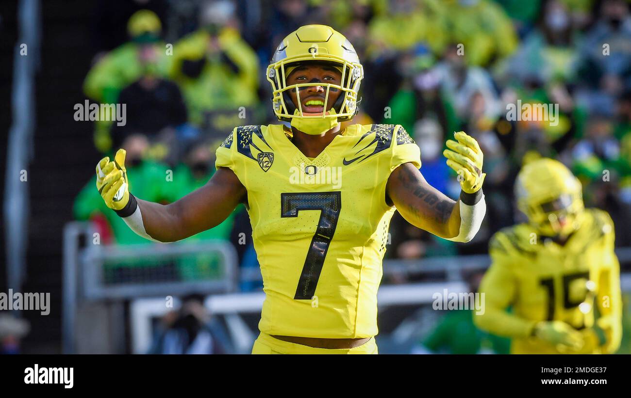 Oregon safety Steve Stephens IV (7) celebrates a play during the third ...