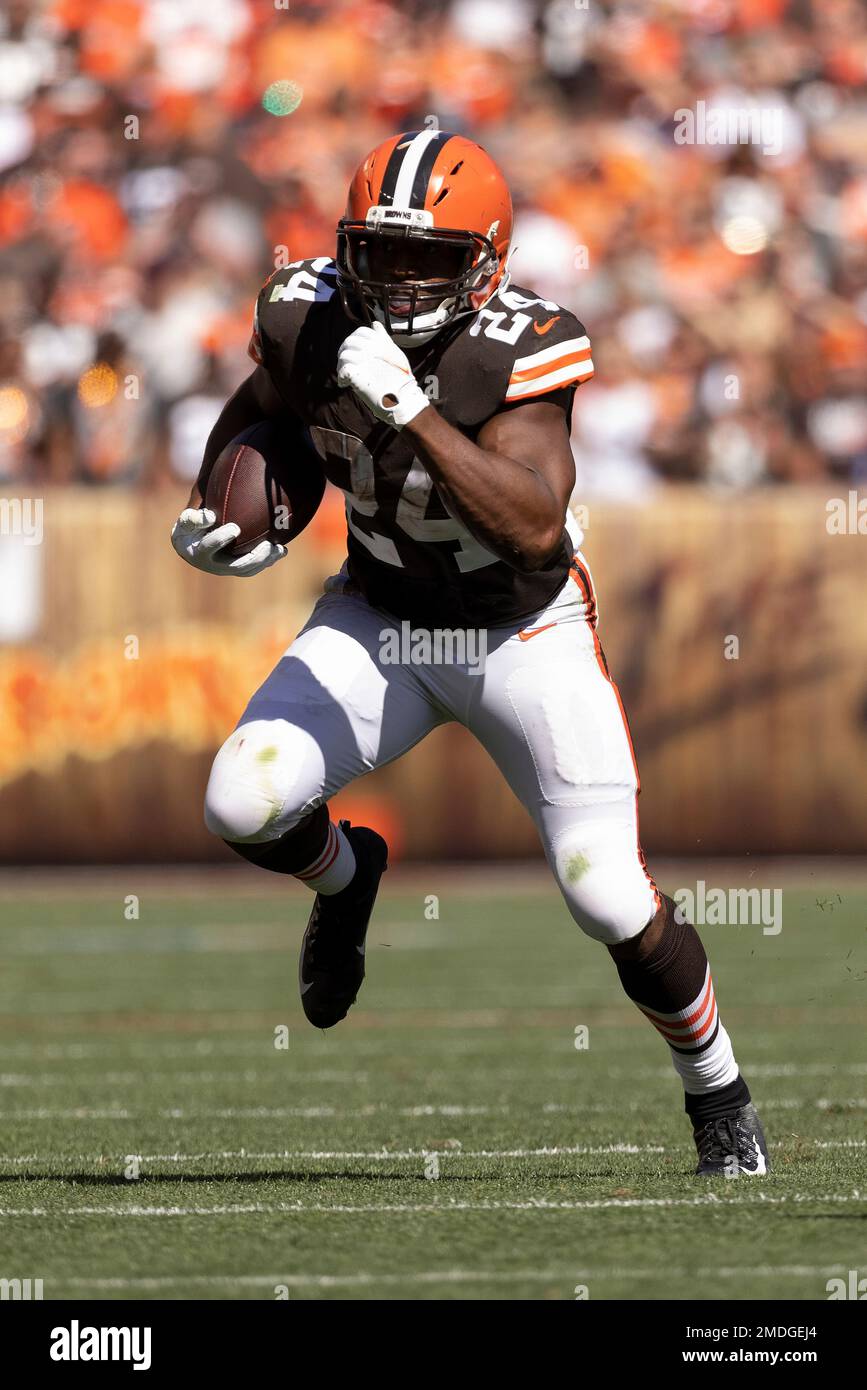 Cleveland Browns running back Nick Chubb (24) runs with the ball during ...
