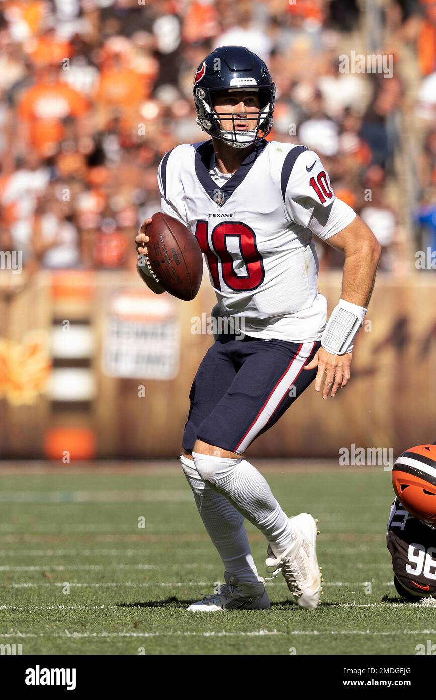 Houston Texans quarterback Davis Mills (10) runs with the ball during ...