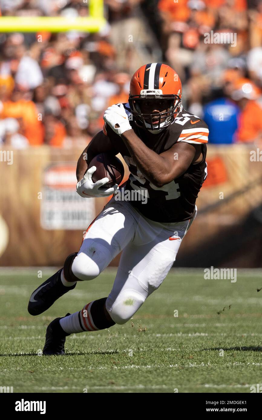 Cleveland Browns running back Nick Chubb (24) runs with the ball during ...