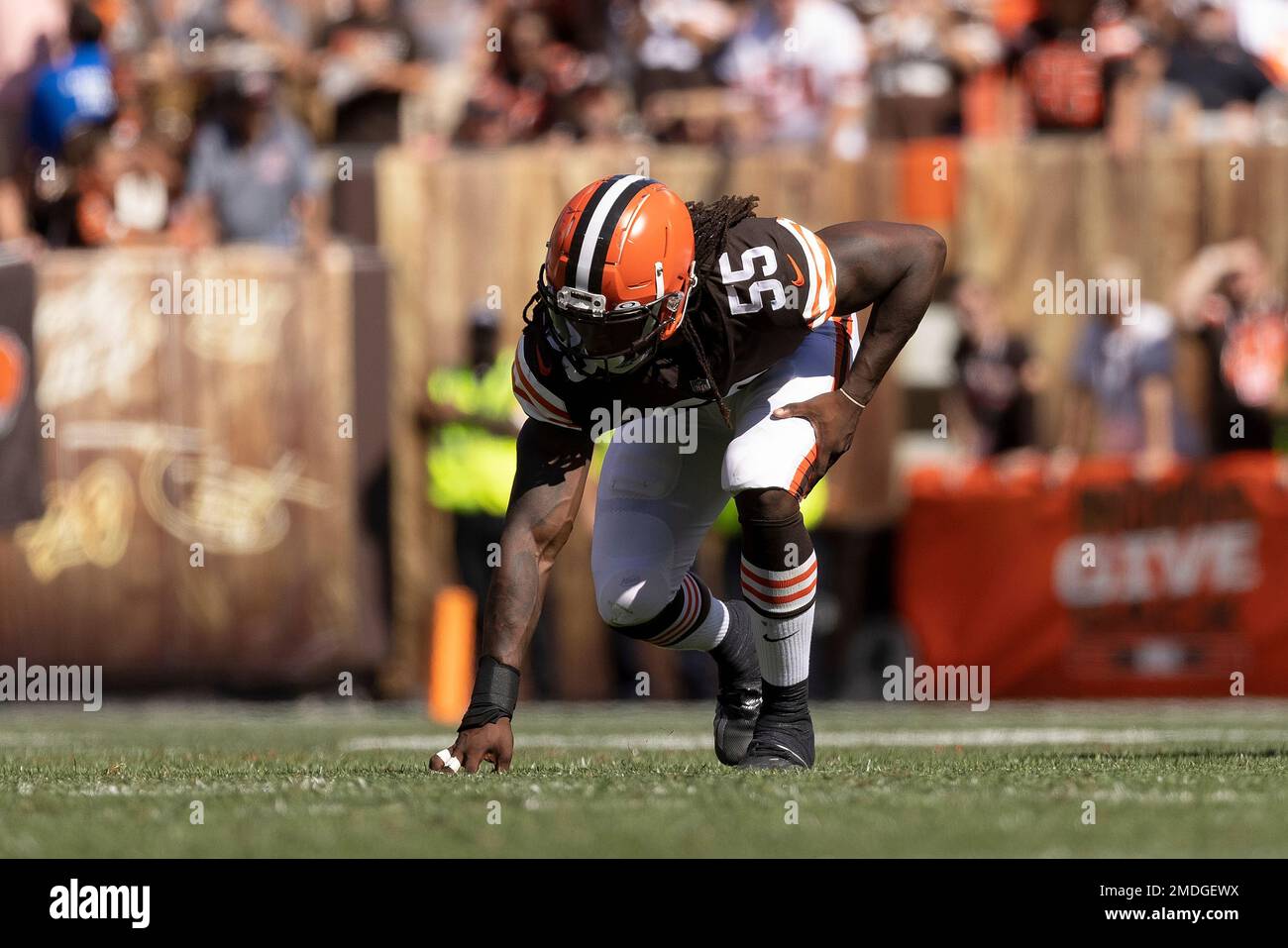 Cleveland Browns defensive end Takkarist McKinley (55) lines up for a ...