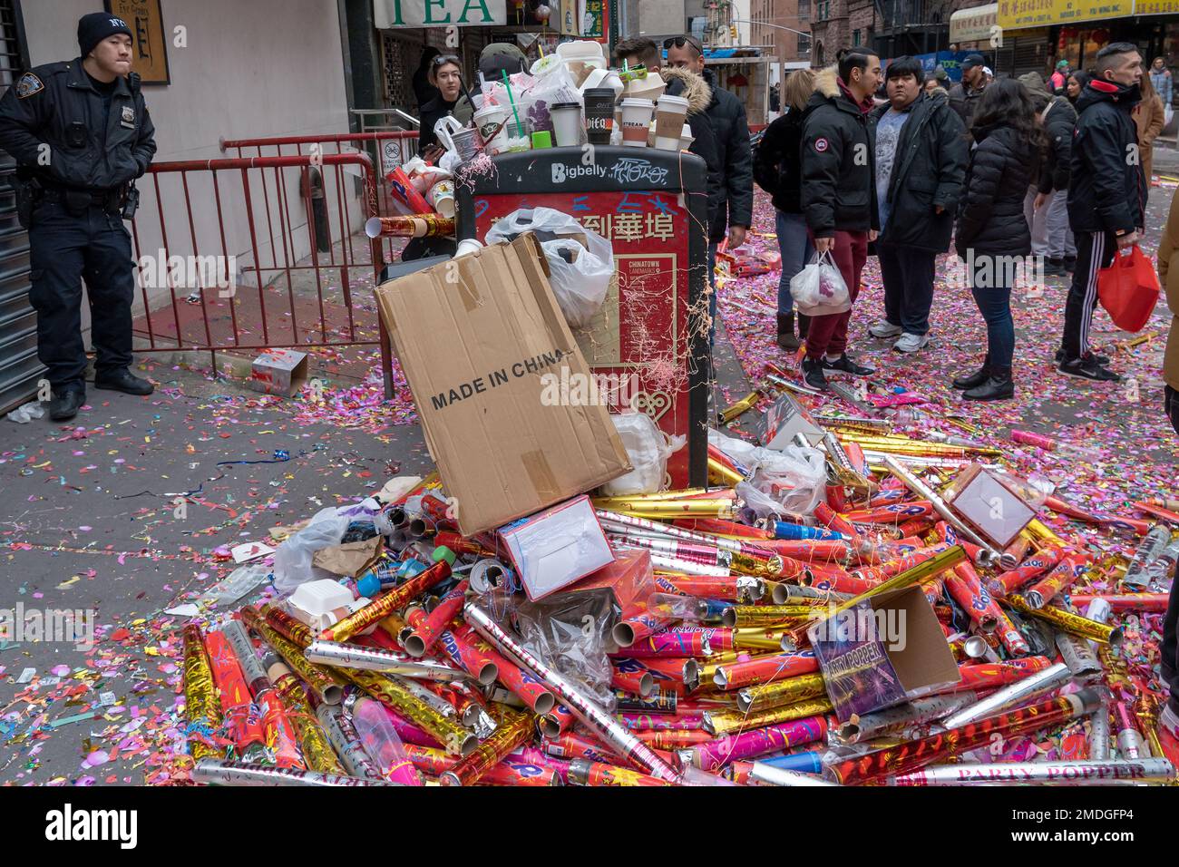 NEW YORK, NEW YORK - JANUARY 22: Large amount of confetti, confetti ...