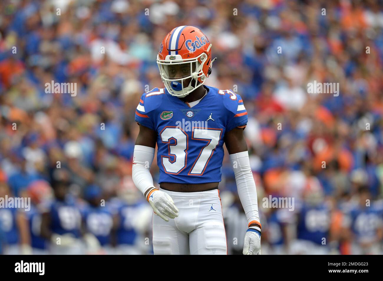 Florida cornerback Patrick Moorer (37) sets up for a play during the ...