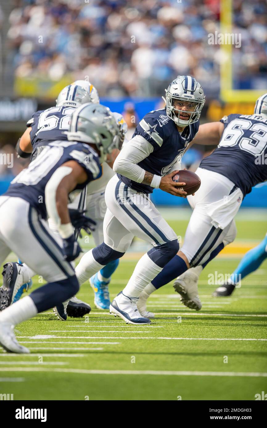 Quarterback (4) Dak Prescott of the Dallas Cowboys turns to hand off ...
