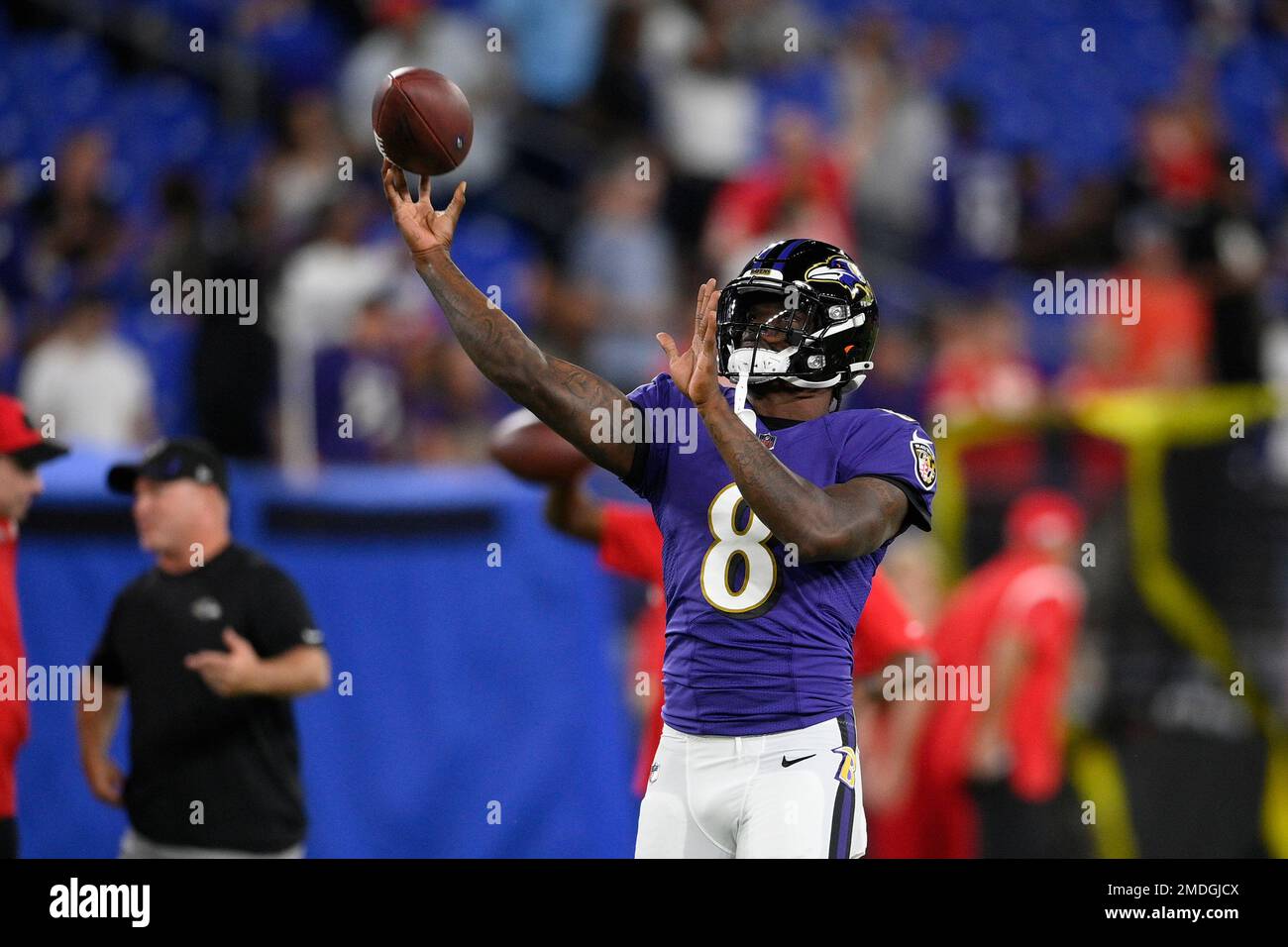 Baltimore Ravens quarterback Lamar Jackson (8) warms up before an NFL ...