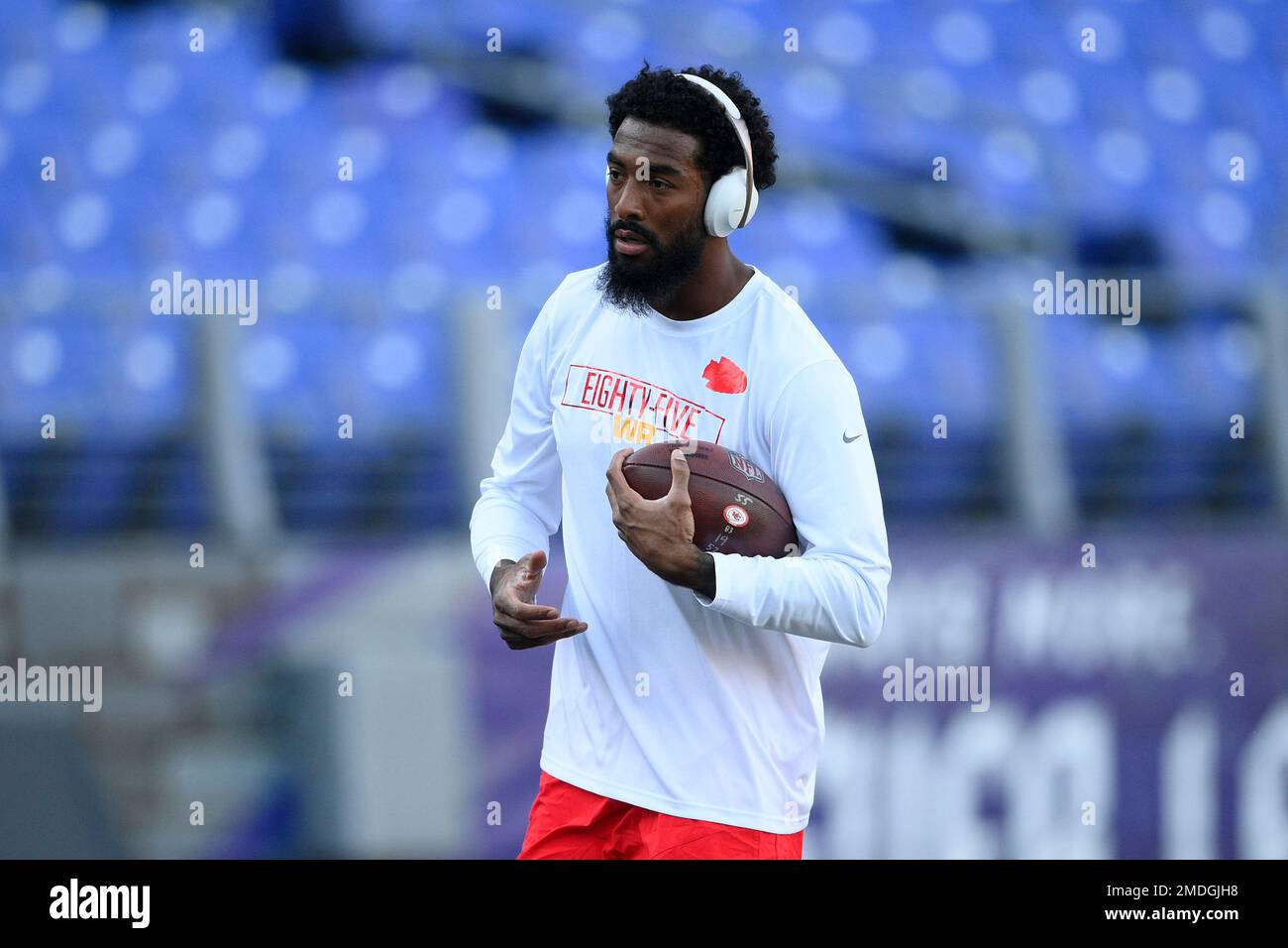 Kansas City Chiefs wide receiver Marcus Kemp (85) works out before an ...