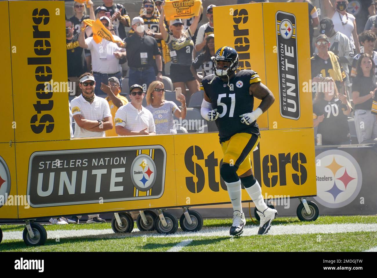 Pittsburgh Steelers offensive guard Trai Turner (51) takes the field ...