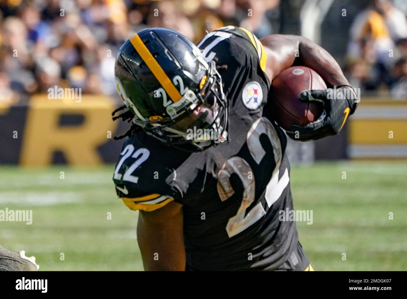 Pittsburgh Steelers running back Najee Harris (22) plays against the ...