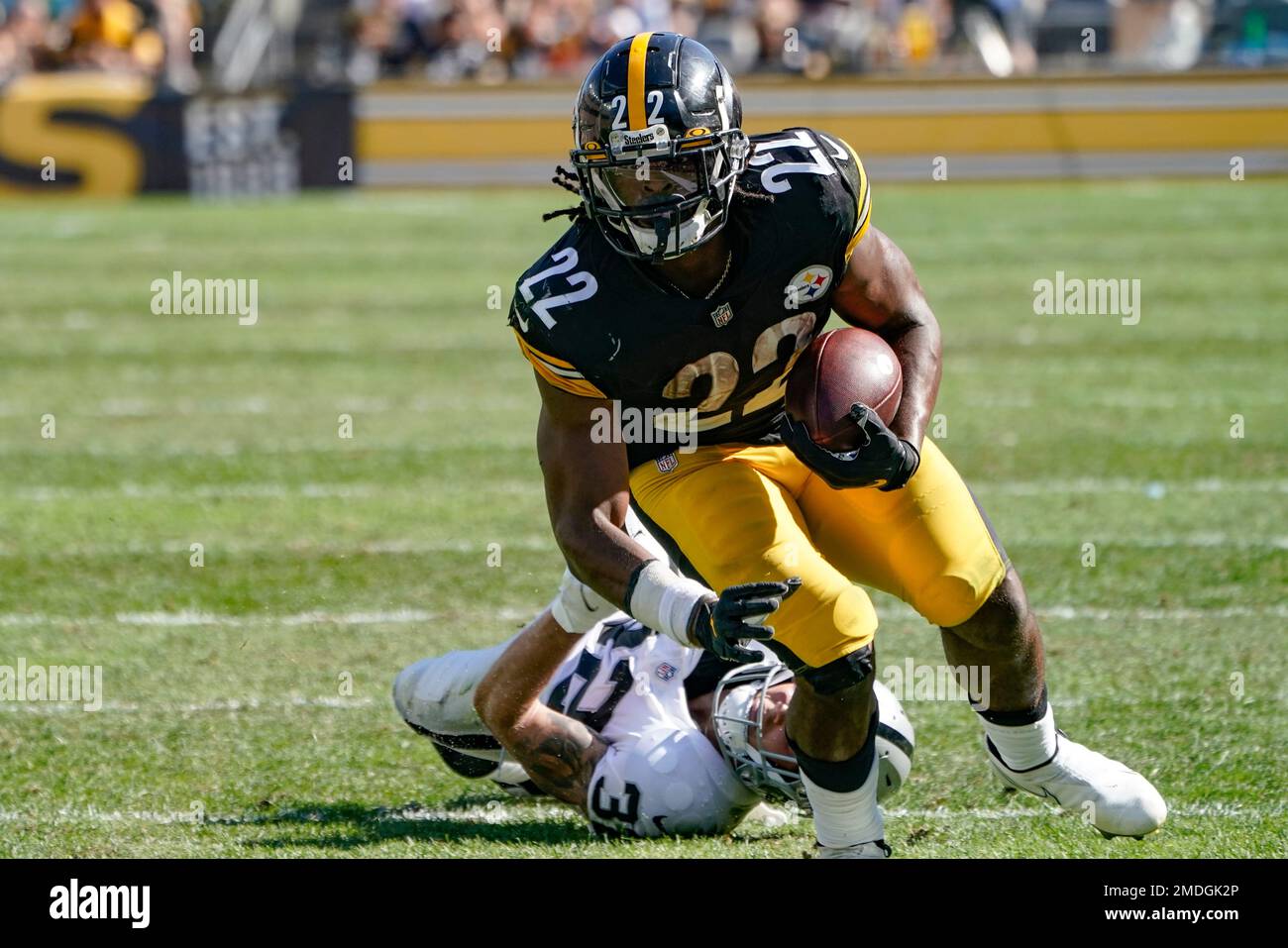 Pittsburgh Steelers running back Najee Harris (22) plays against the ...