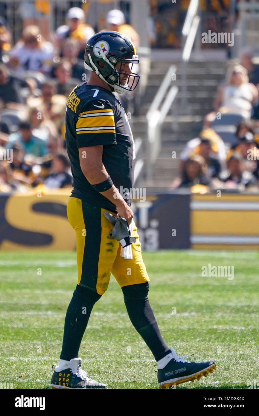 Pittsburgh Steelers quarterback Ben Roethlisberger (7) plays against ...