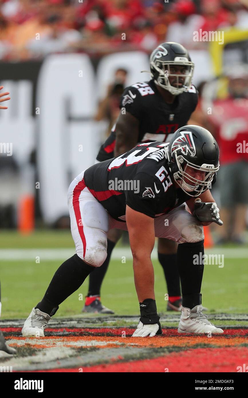 Atlanta Falcons offensive guard Chris Lindstrom (63) sets up against ...
