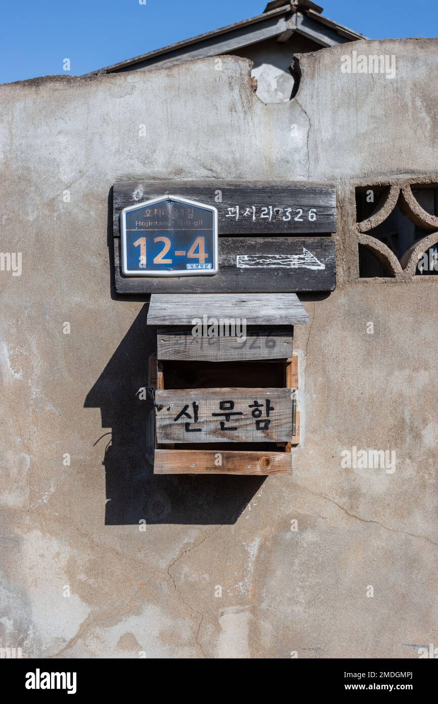 Newspaper box hi-res stock photography and images - Alamy