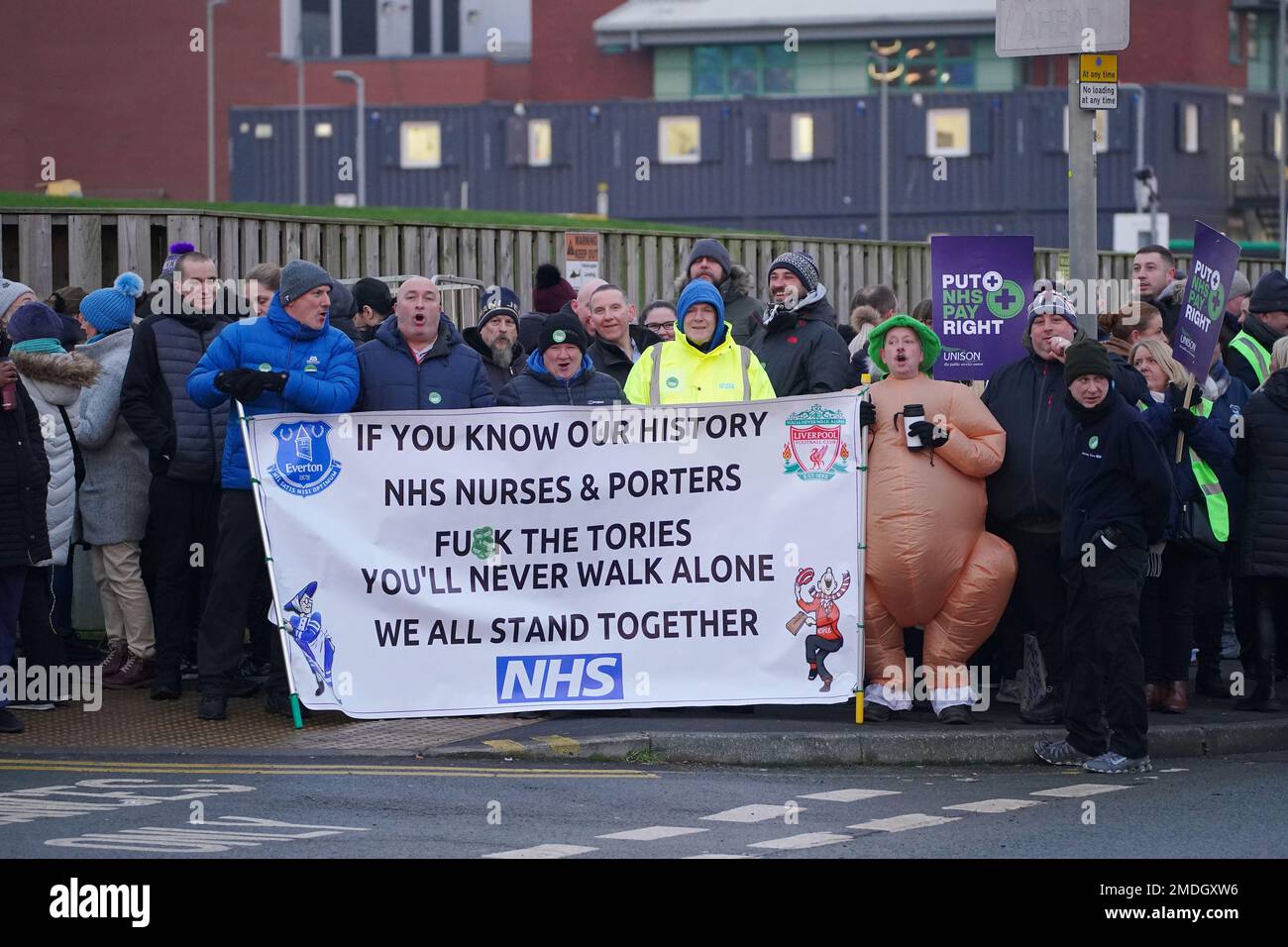 Ambulance workers on the picket line outside Aintree University ...