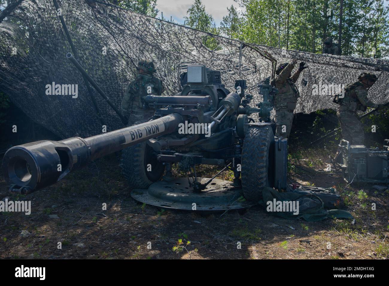U.S. Soldiers assigned to Bravo Battery, 1st Battalion, 320th Field ...