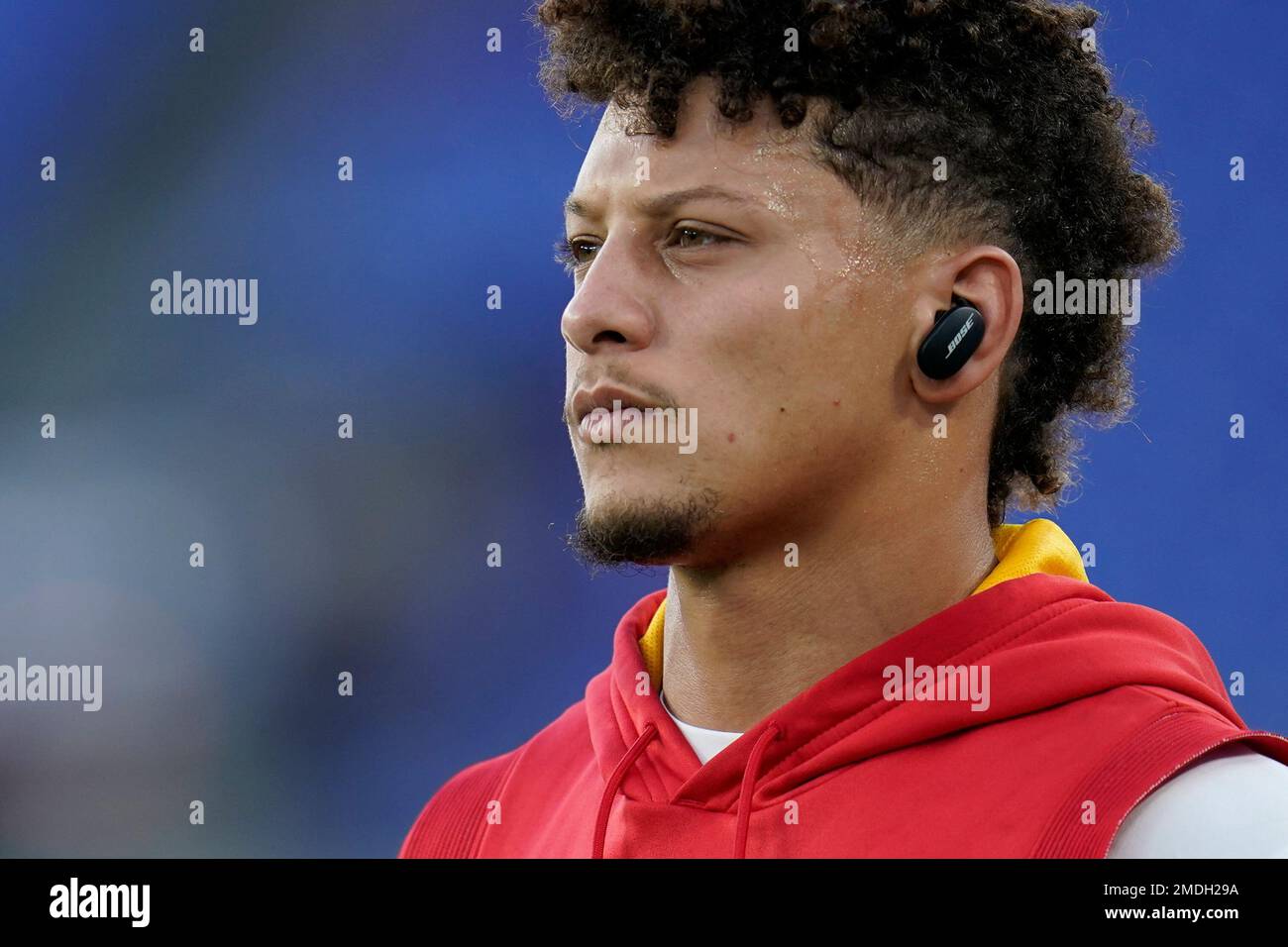 Kansas City Chiefs quarterback Patrick Mahomes warms up before an NFL ...