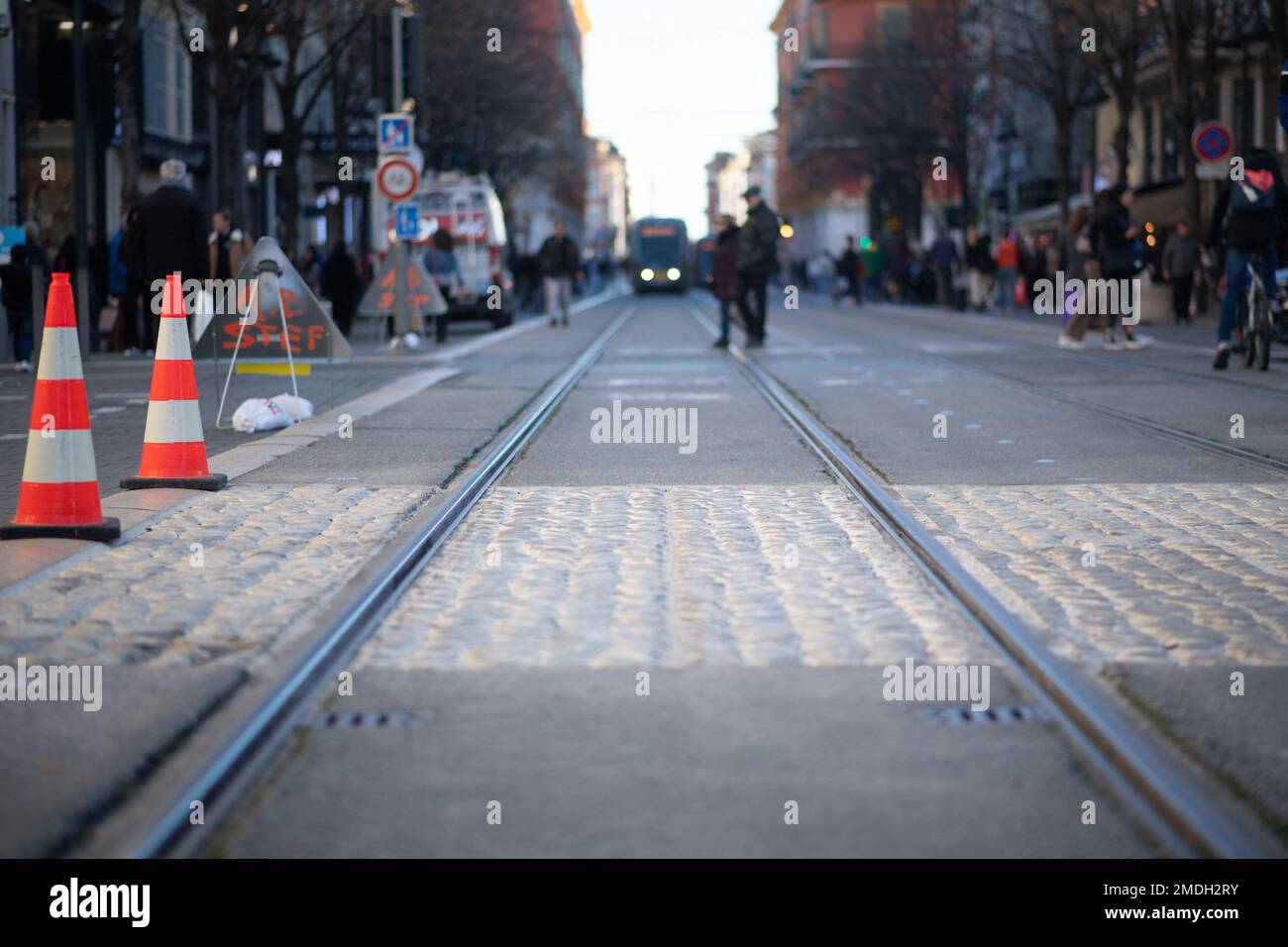 The city of Nice is launching a new pavement to discourage cyclists ...