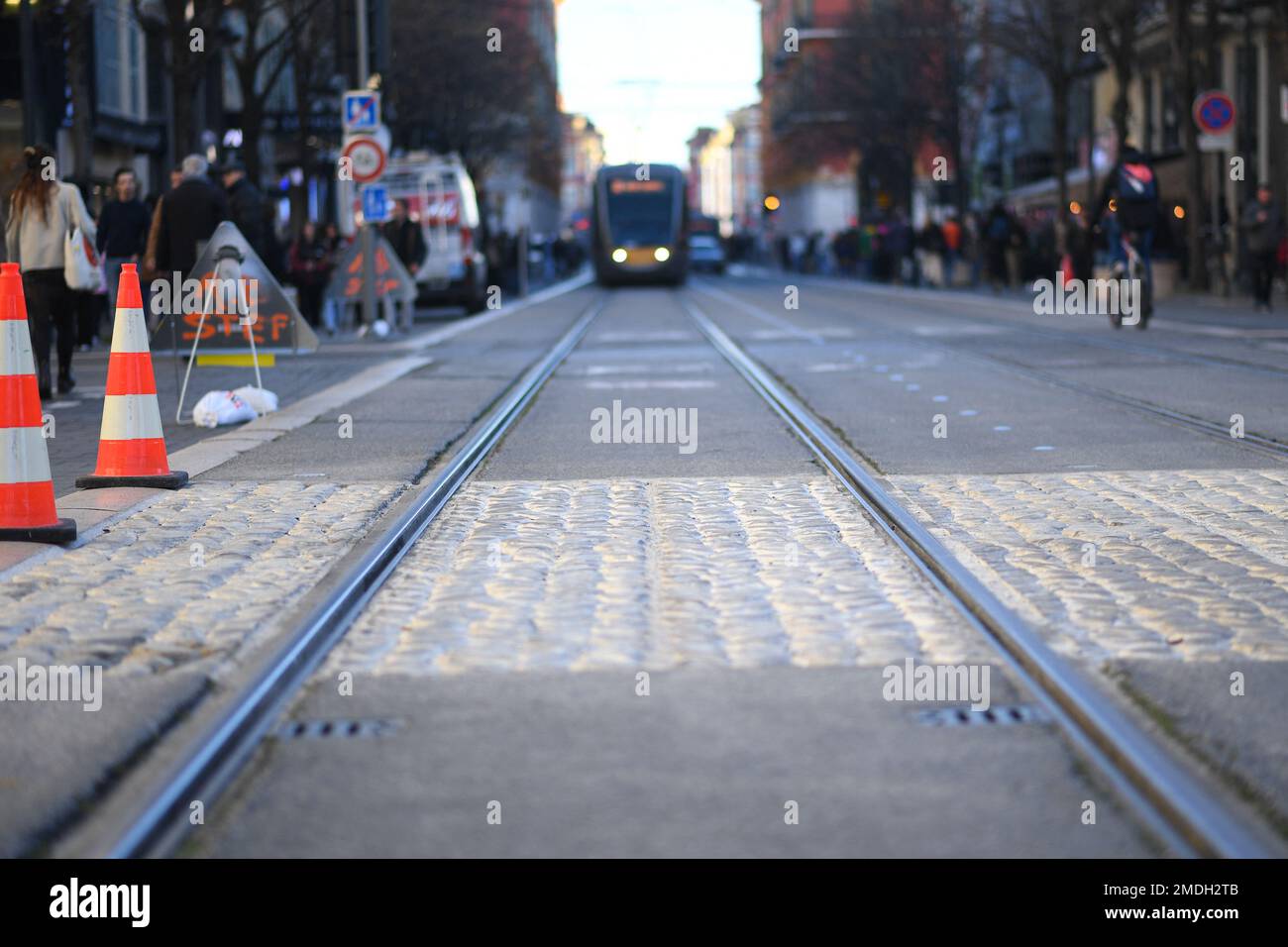 The city of Nice is launching a new pavement to discourage cyclists ...