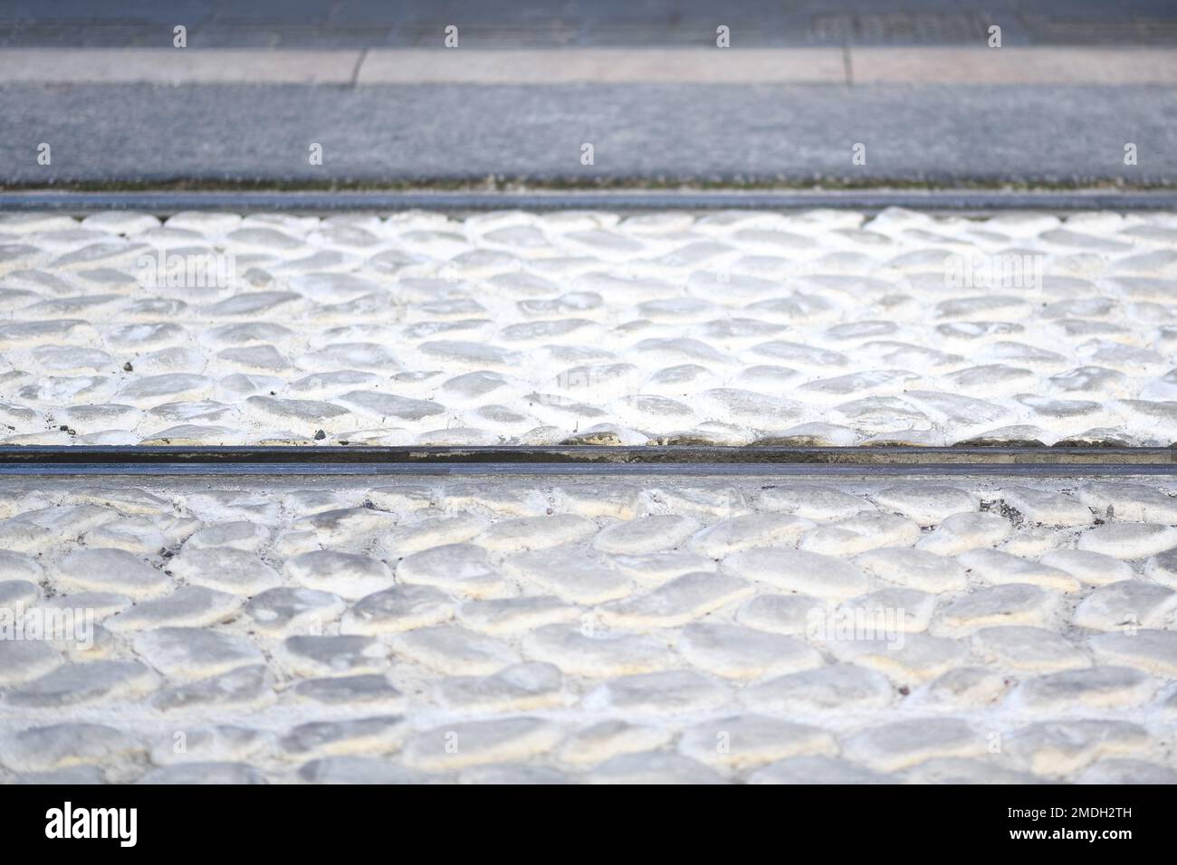 The city of Nice is launching a new pavement to discourage cyclists ...