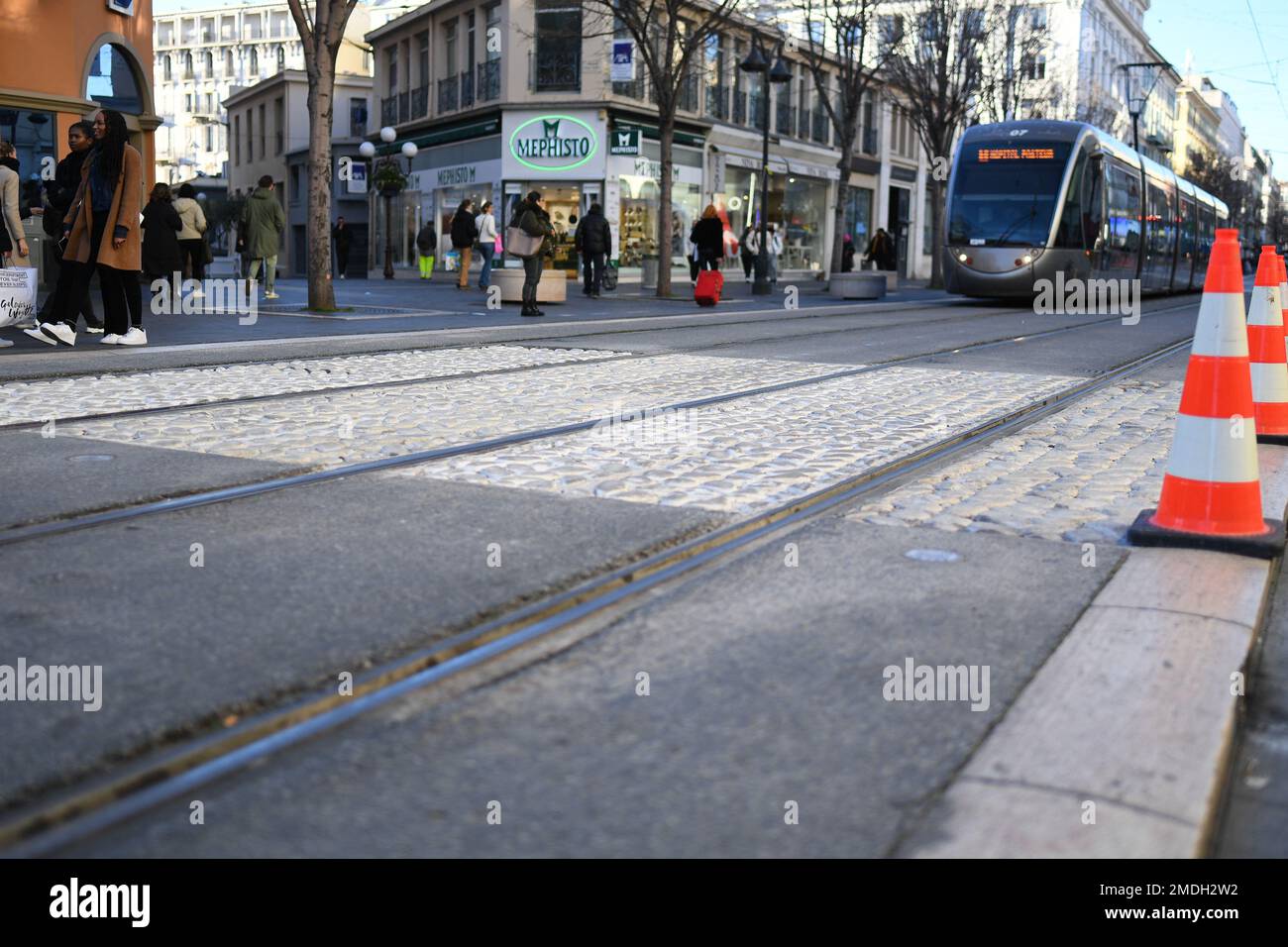 The city of Nice is launching a new pavement to discourage cyclists ...