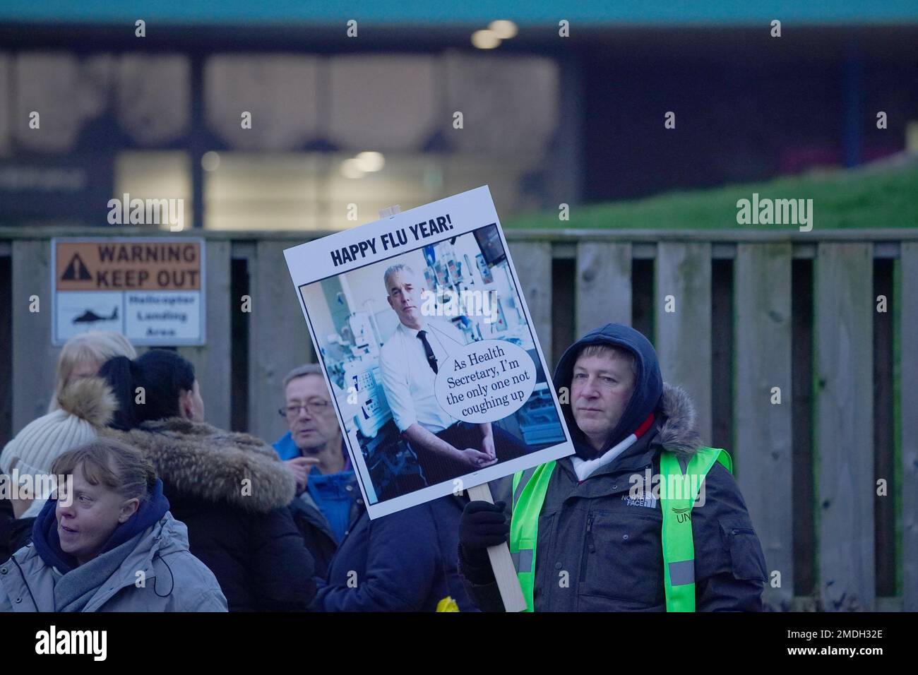 Ambulance workers on the picket line outside Aintree University ...