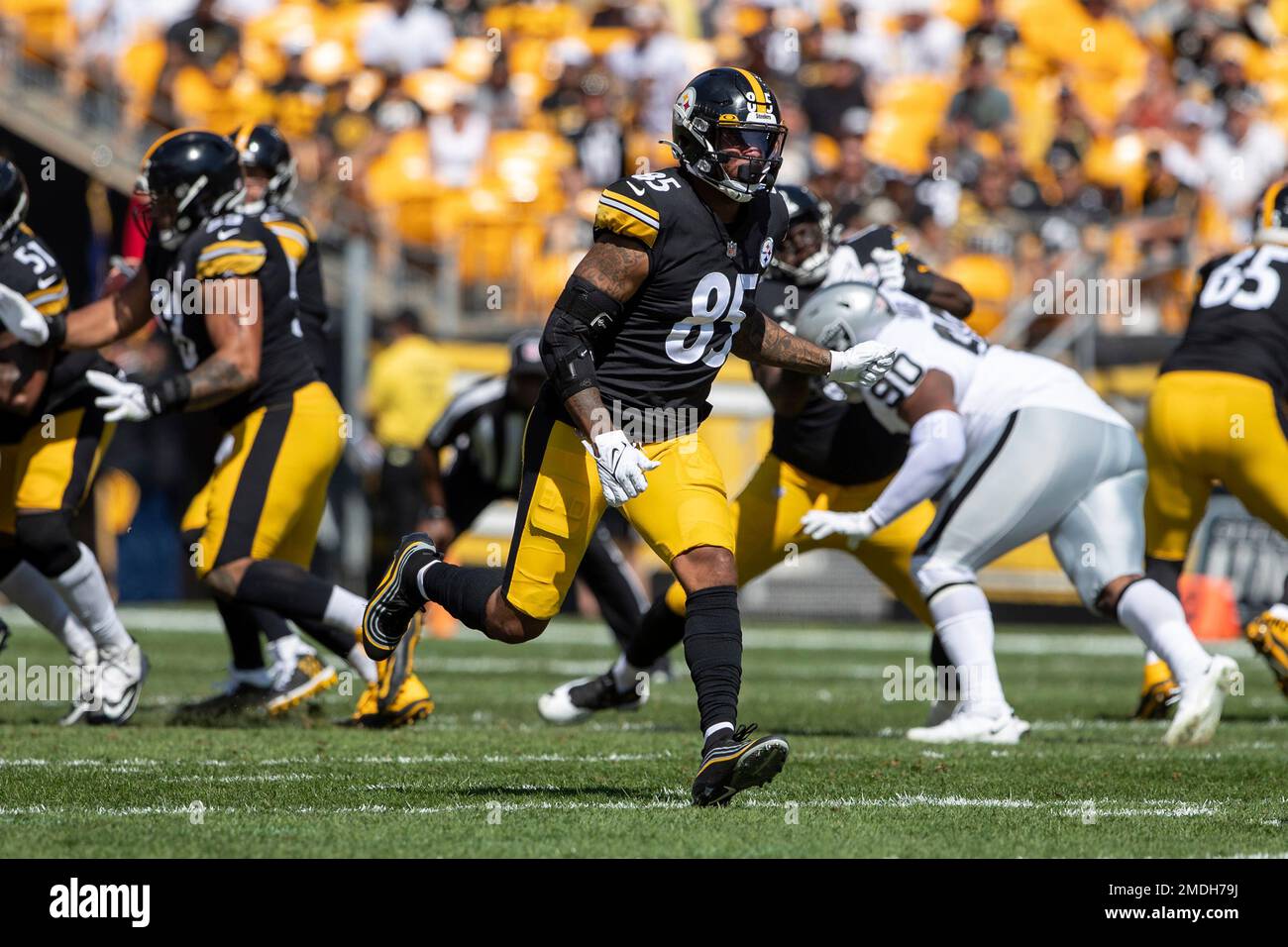 Pittsburgh Steelers tight end Eric Ebron (85) runs a route during an ...