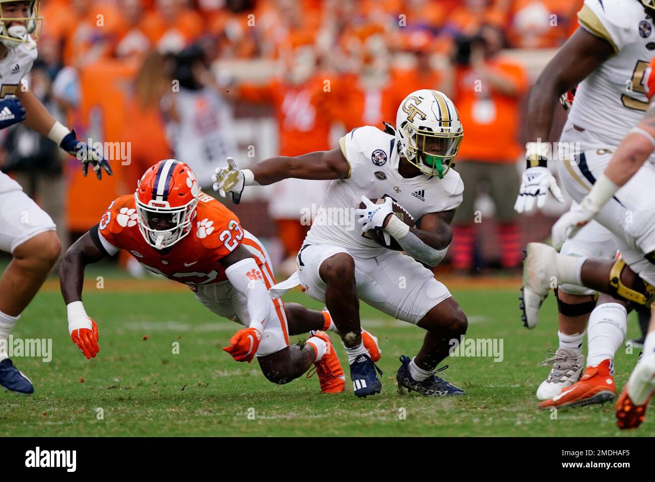 Georgia Tech running back Jahmyr Gibbs (1) gets by Clemson cornerback ...