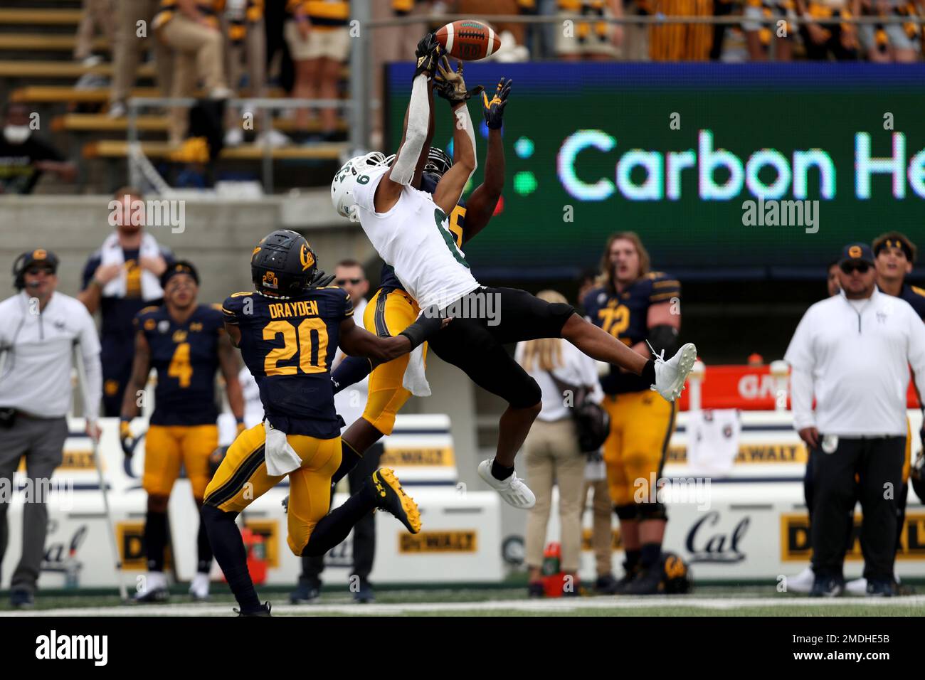 Sacramento State wide receiver Jordan Chin (6) can't catch a pass over ...
