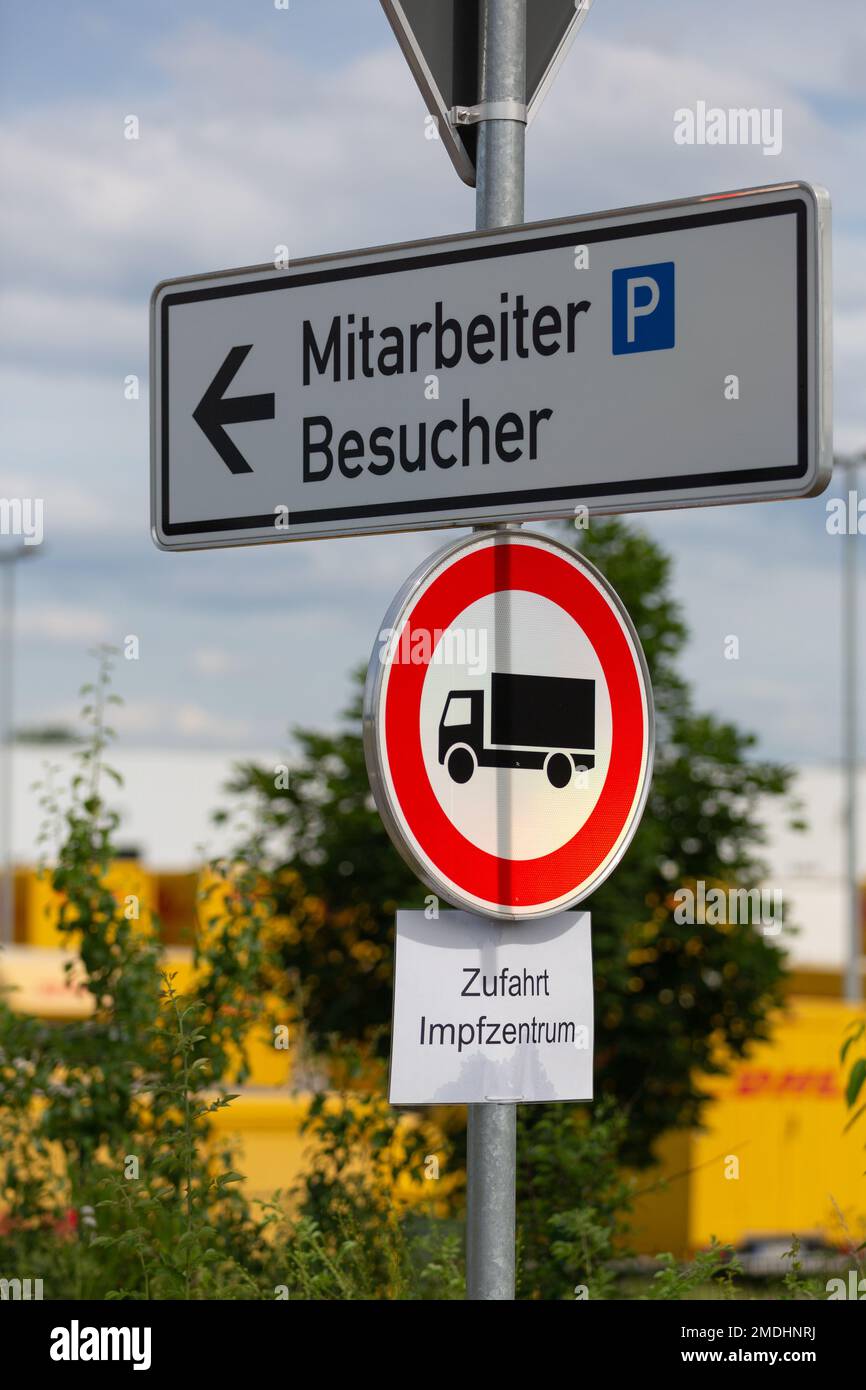 A German indicating label for the parking area for "Mitarbeiter" (staff ...