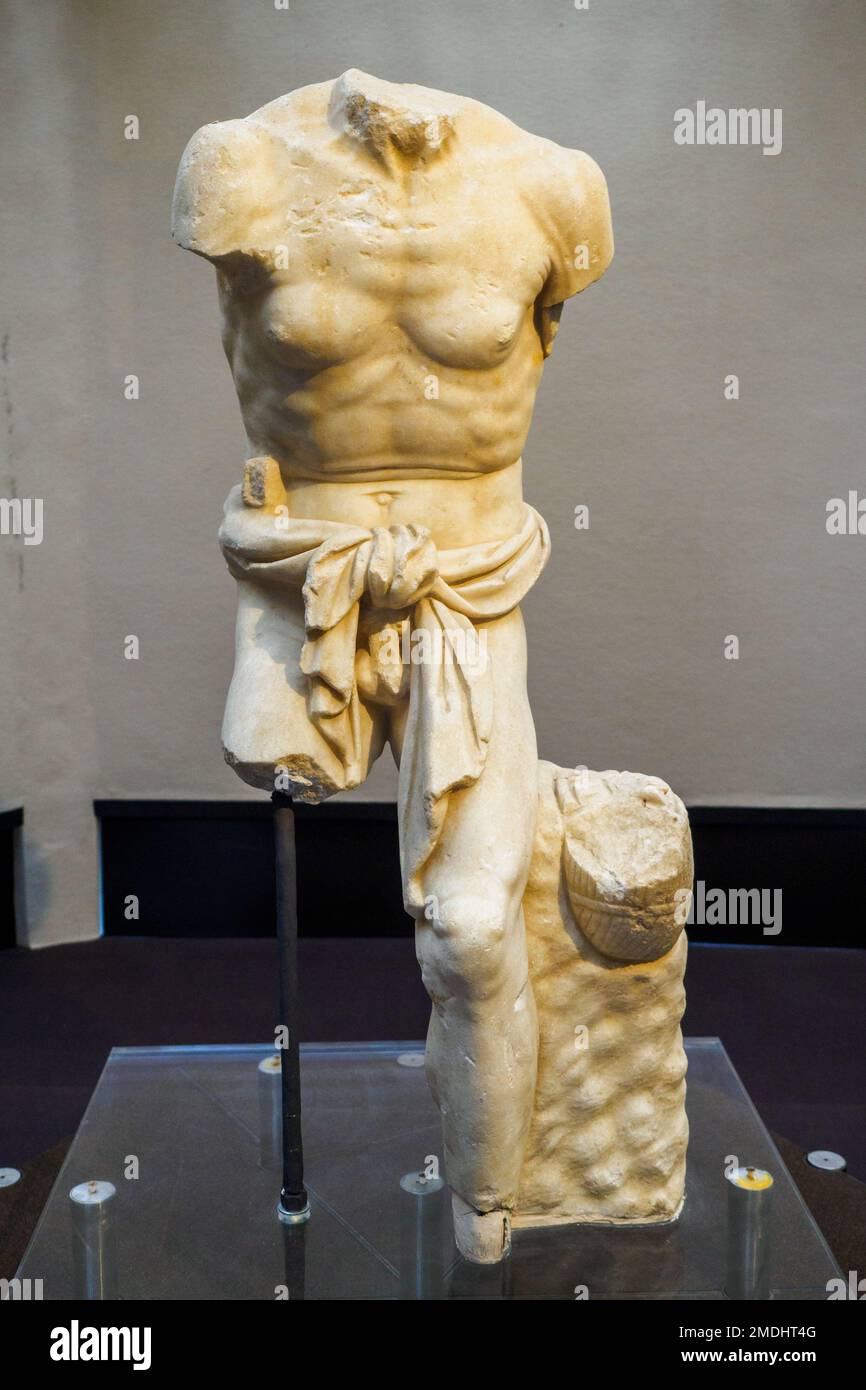 Statue of the old fisherman hi-res stock photography and images - Alamy