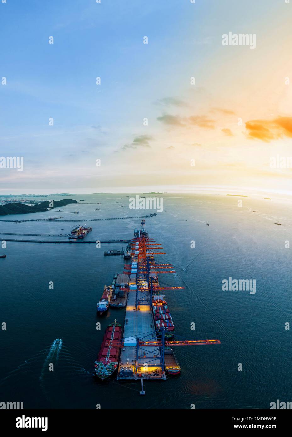 Control bridge cargo ship hi-res stock photography and images - Alamy