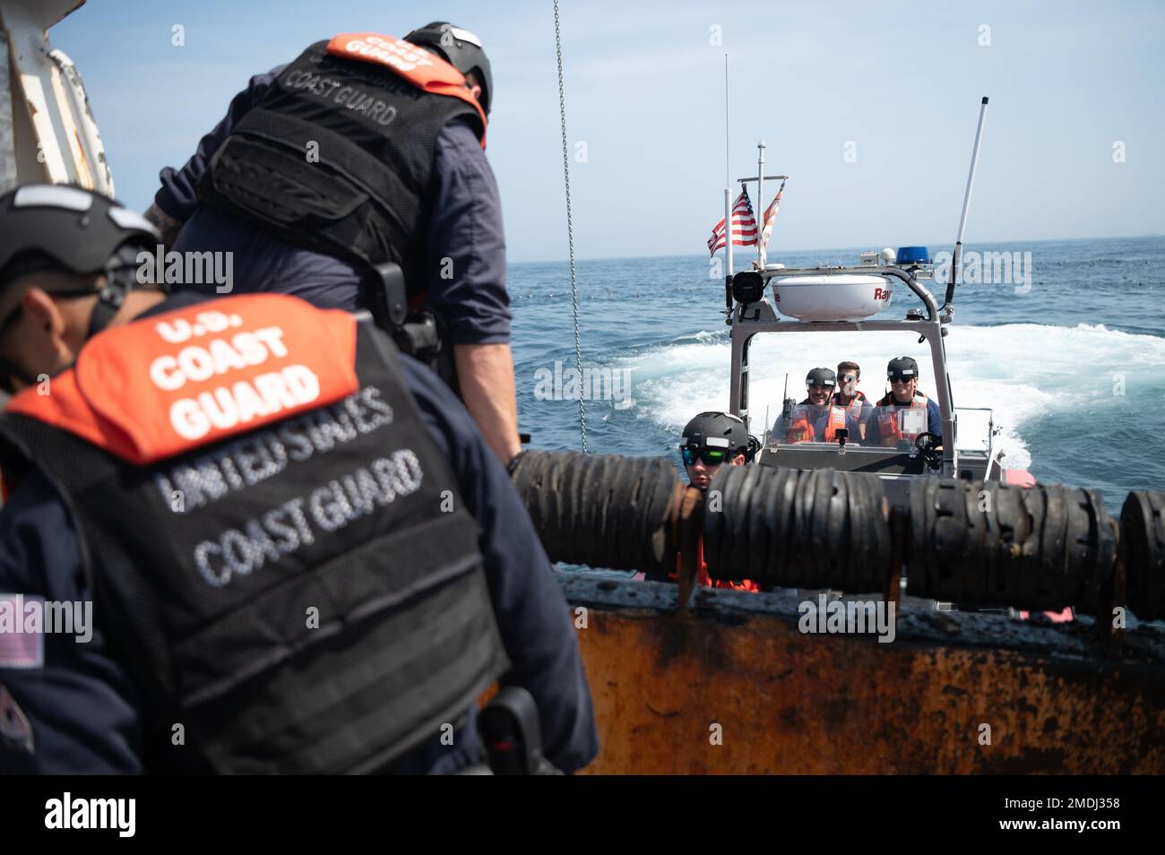 U s coast guard boarding team hi-res stock photography and images - Alamy