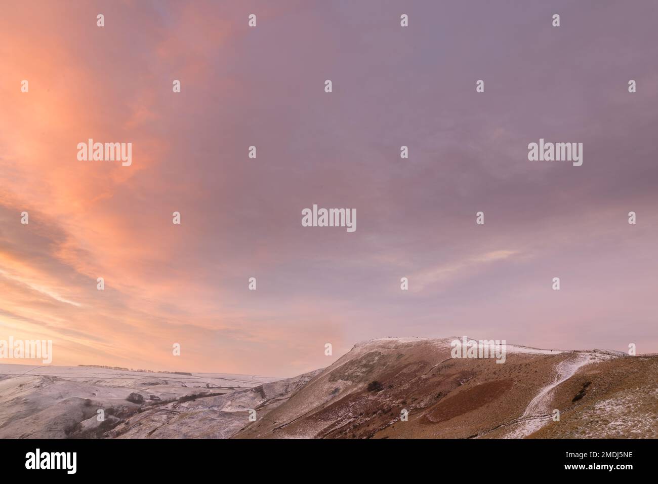 Sunrise at Mam Tor, Peak Districts Stock Photo - Alamy