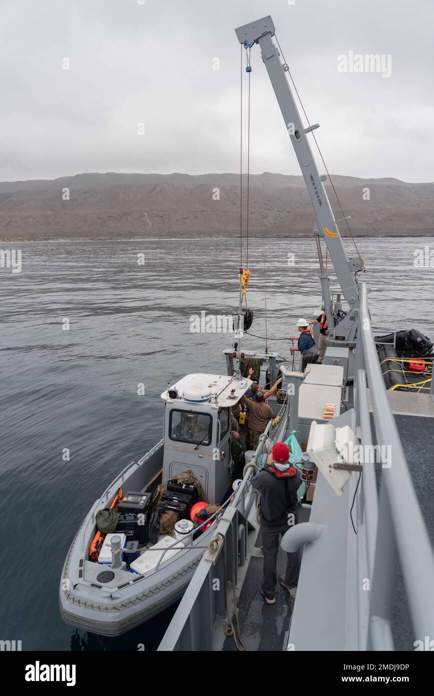Sailors assigned to Explosive Ordnance Disposal Mobile Unit (EODMU) 11 ...